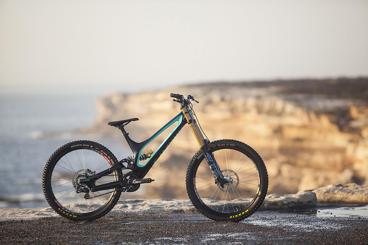 2018 S-Works Demo 8 - brash's Bike Check - Vital MTB