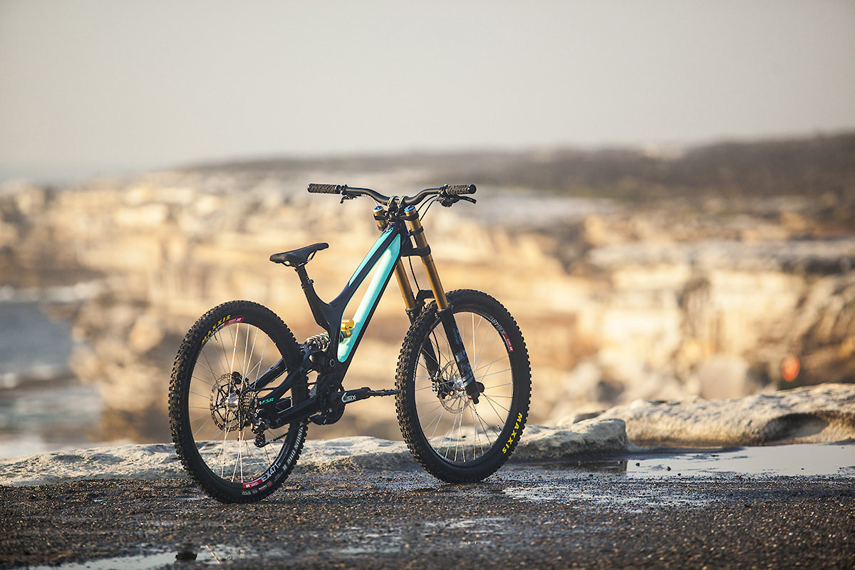 2018 S-Works Demo 8 - brash's Bike Check - Vital MTB