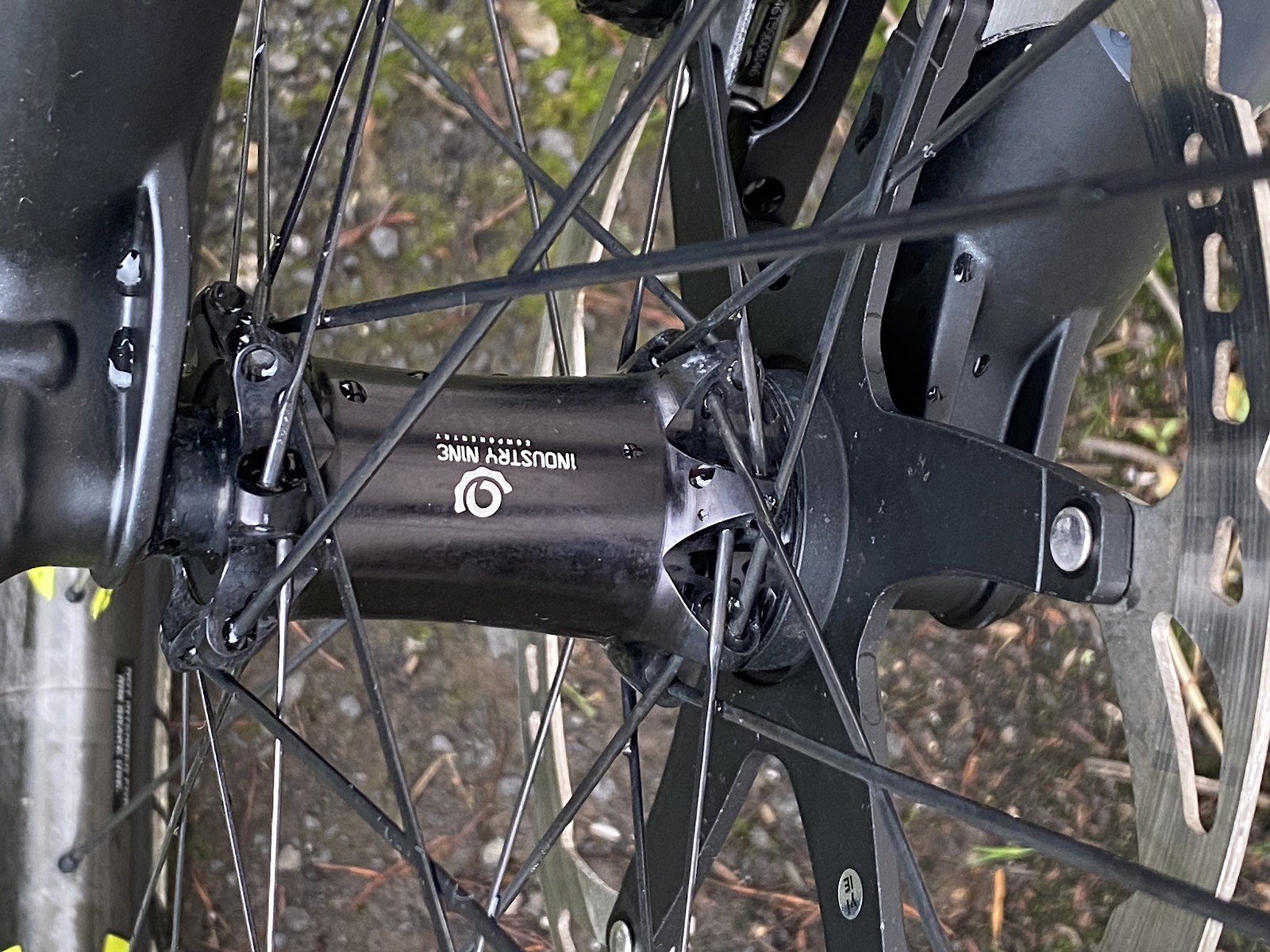 BALLER ON A BUDGET! Custom built 28lb Pivot Mach 6 - Tim Parker's Bike ...