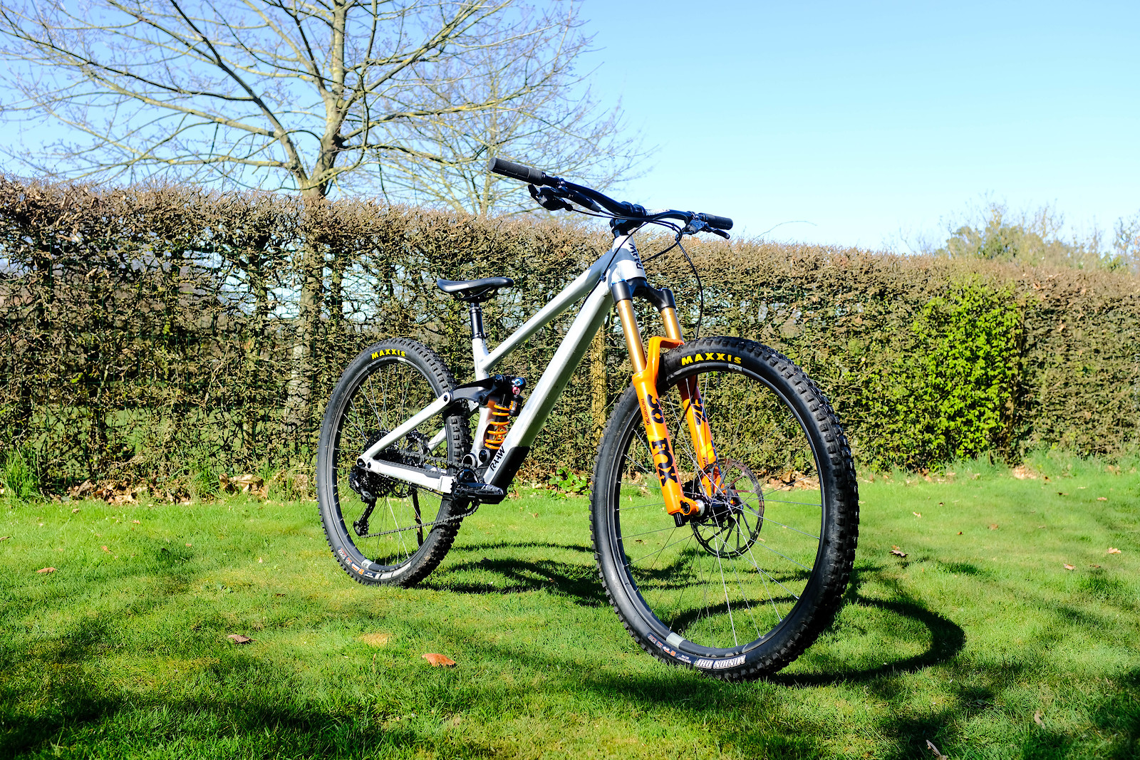 RAAW Madonna V2 - Maarten De Rooster's Bike Check - Vital MTB