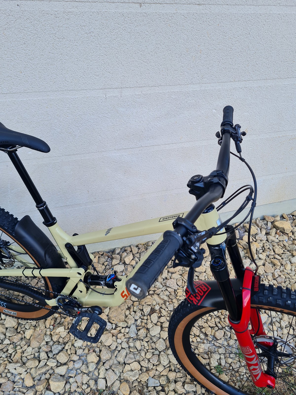 Santa Cruz HIGHTOWER V2 - Cazofai's Bike Check - Vital MTB