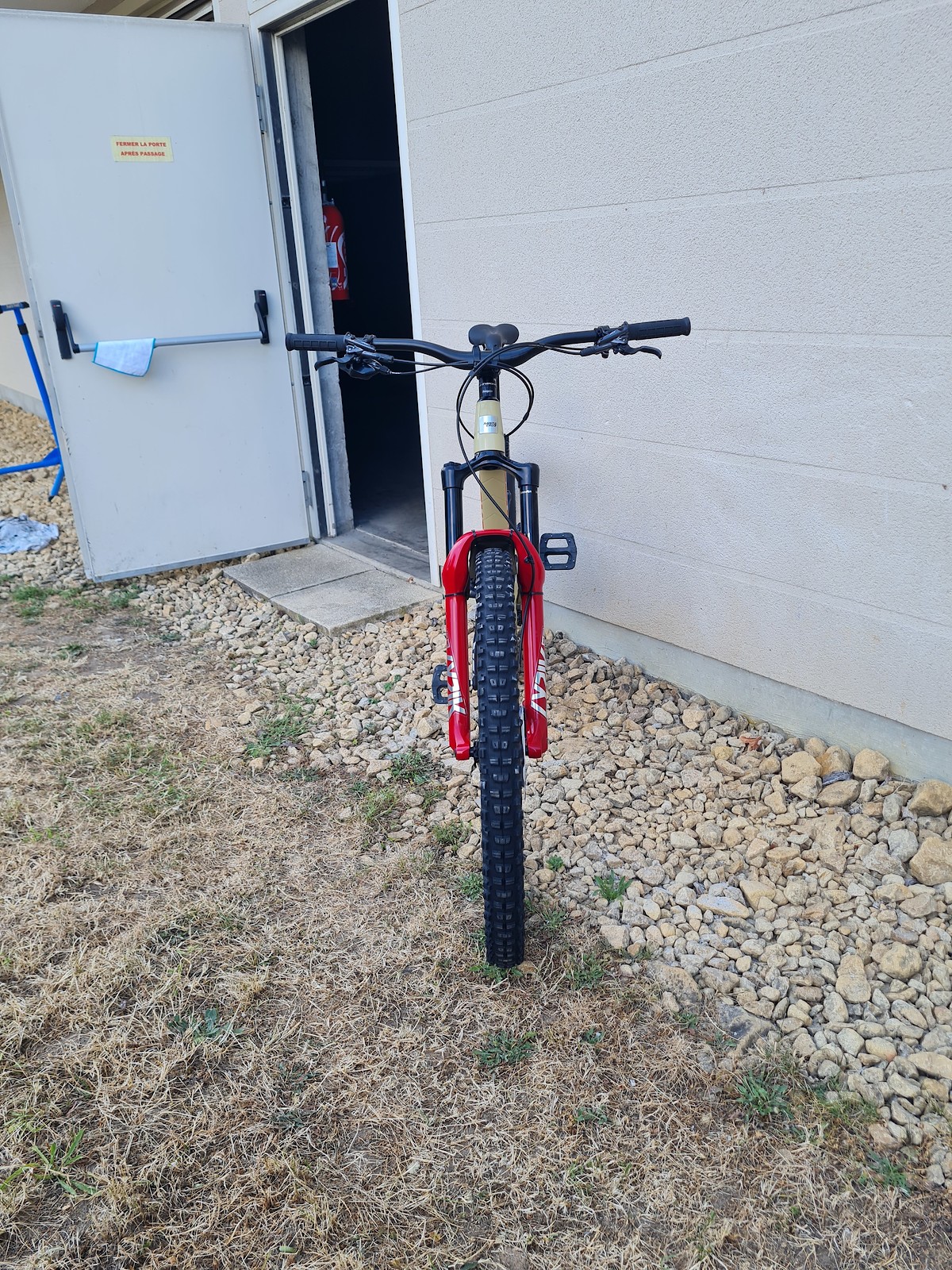 Santa Cruz HIGHTOWER V2 - Cazofai's Bike Check - Vital MTB