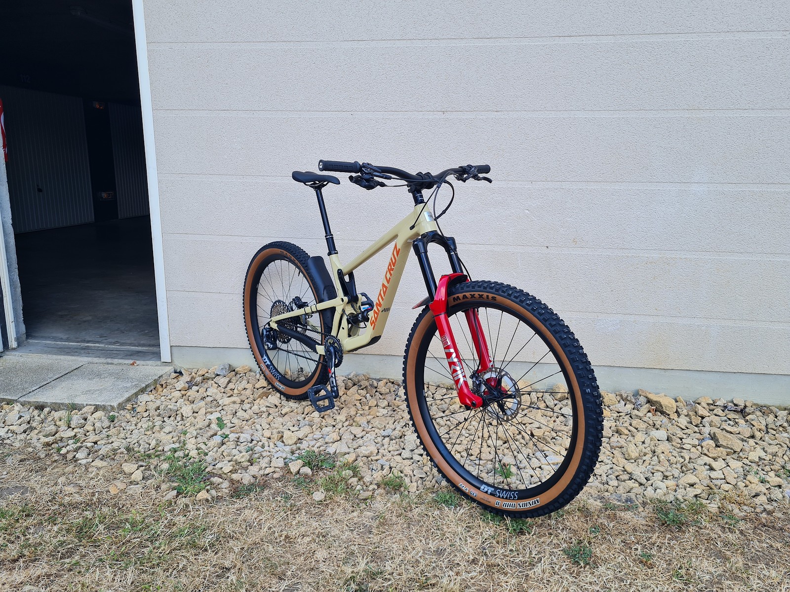 Santa Cruz HIGHTOWER V2 - Cazofai's Bike Check - Vital MTB