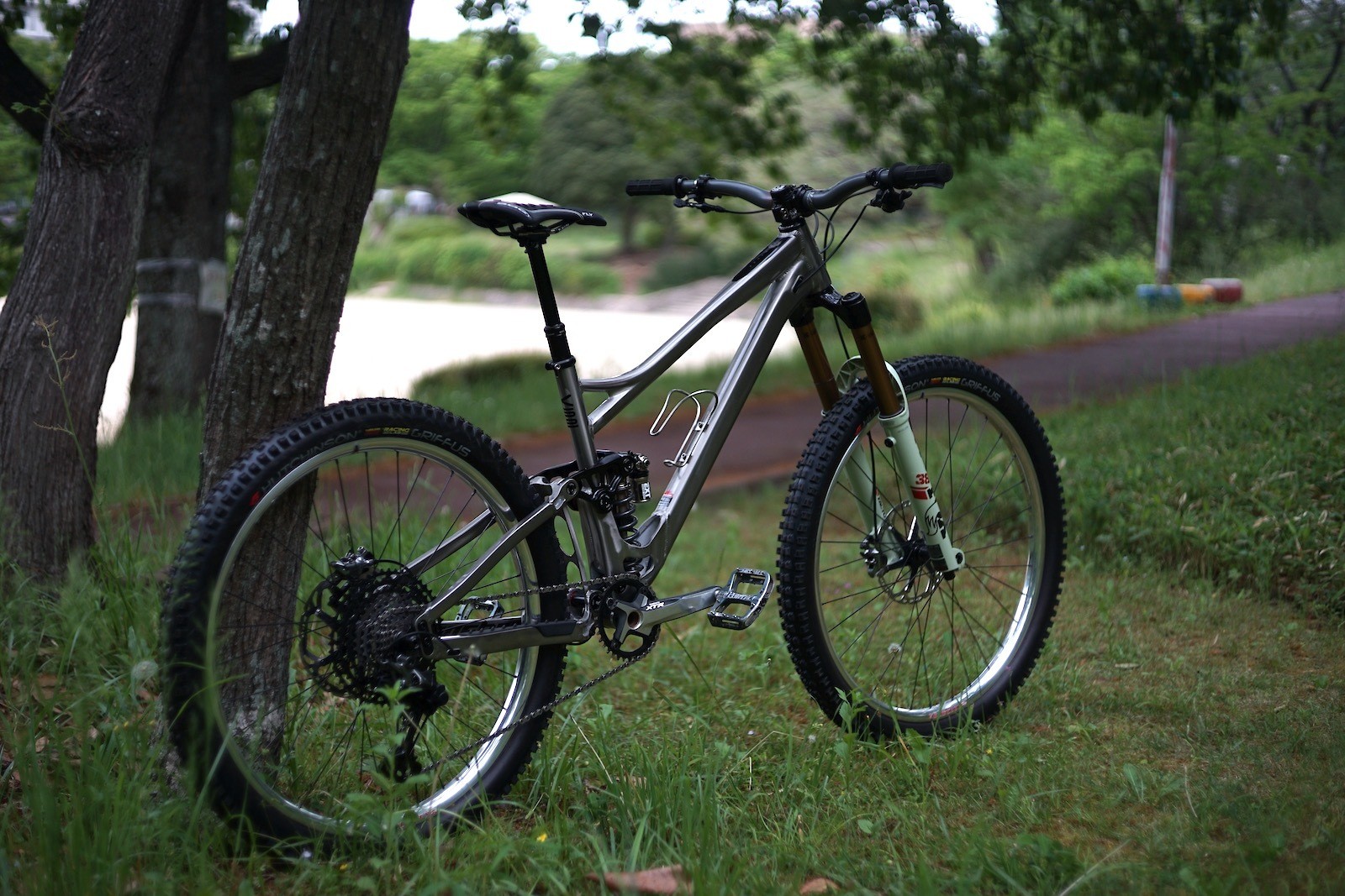 Banshee Titan Mullet - ykzwd's Bike Check - Vital MTB