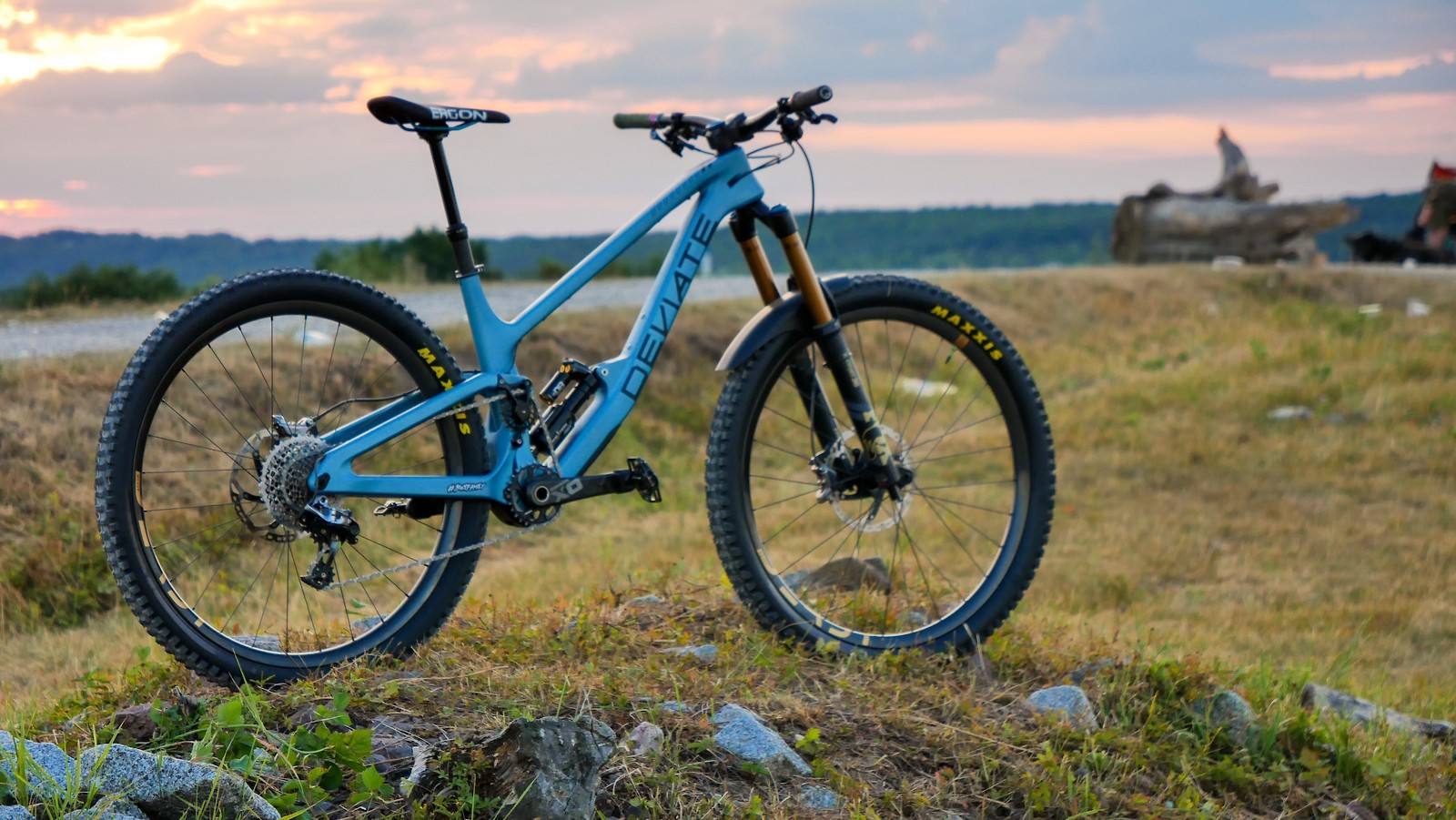 Deviate Highlander - dr.floater's Bike Check - Vital MTB