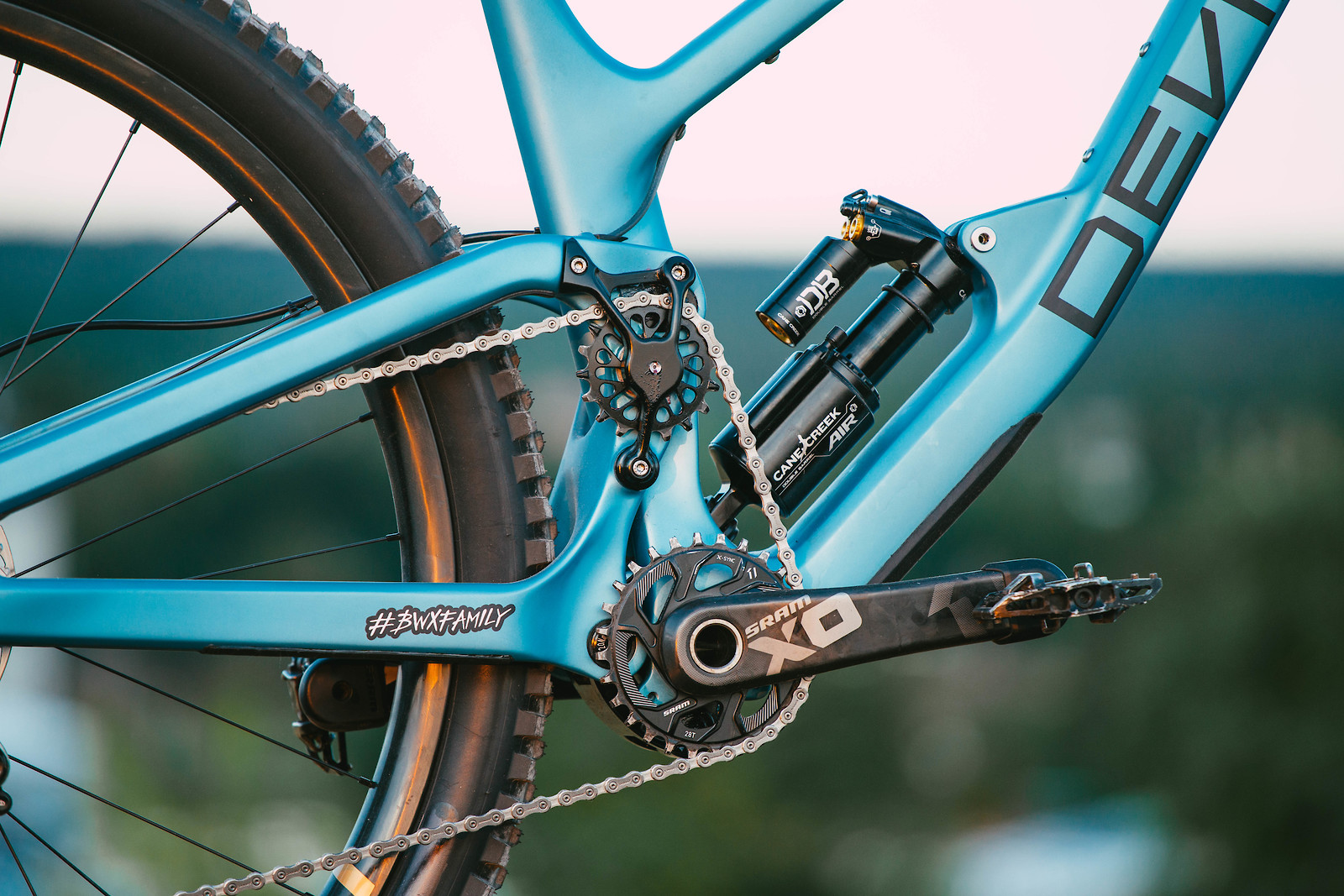 Deviate Highlander - dr.floater's Bike Check - Vital MTB