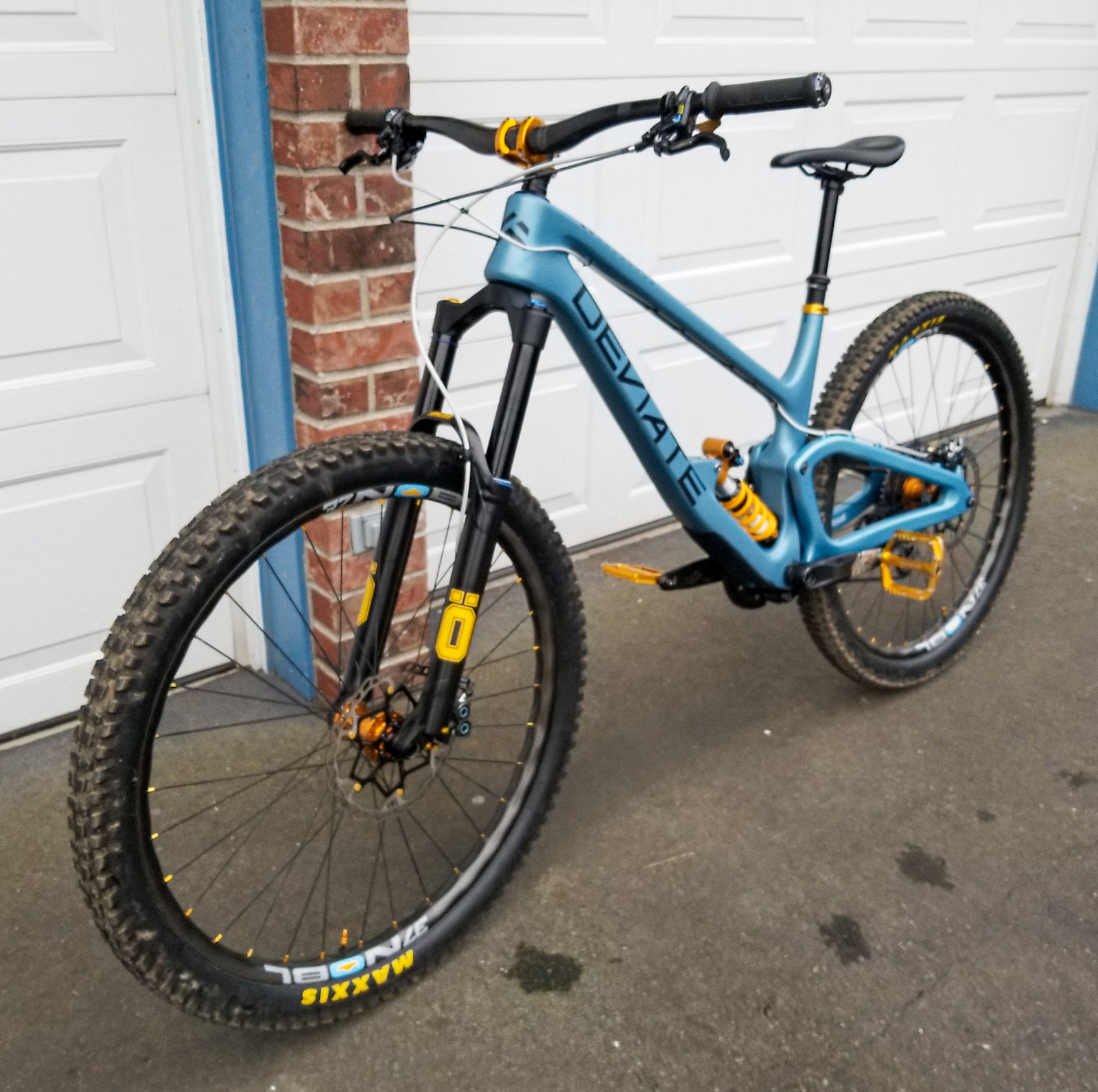 Deviate Highlander 150 - "Gypsy Danger" - DVSi245's Bike Check - Vital MTB