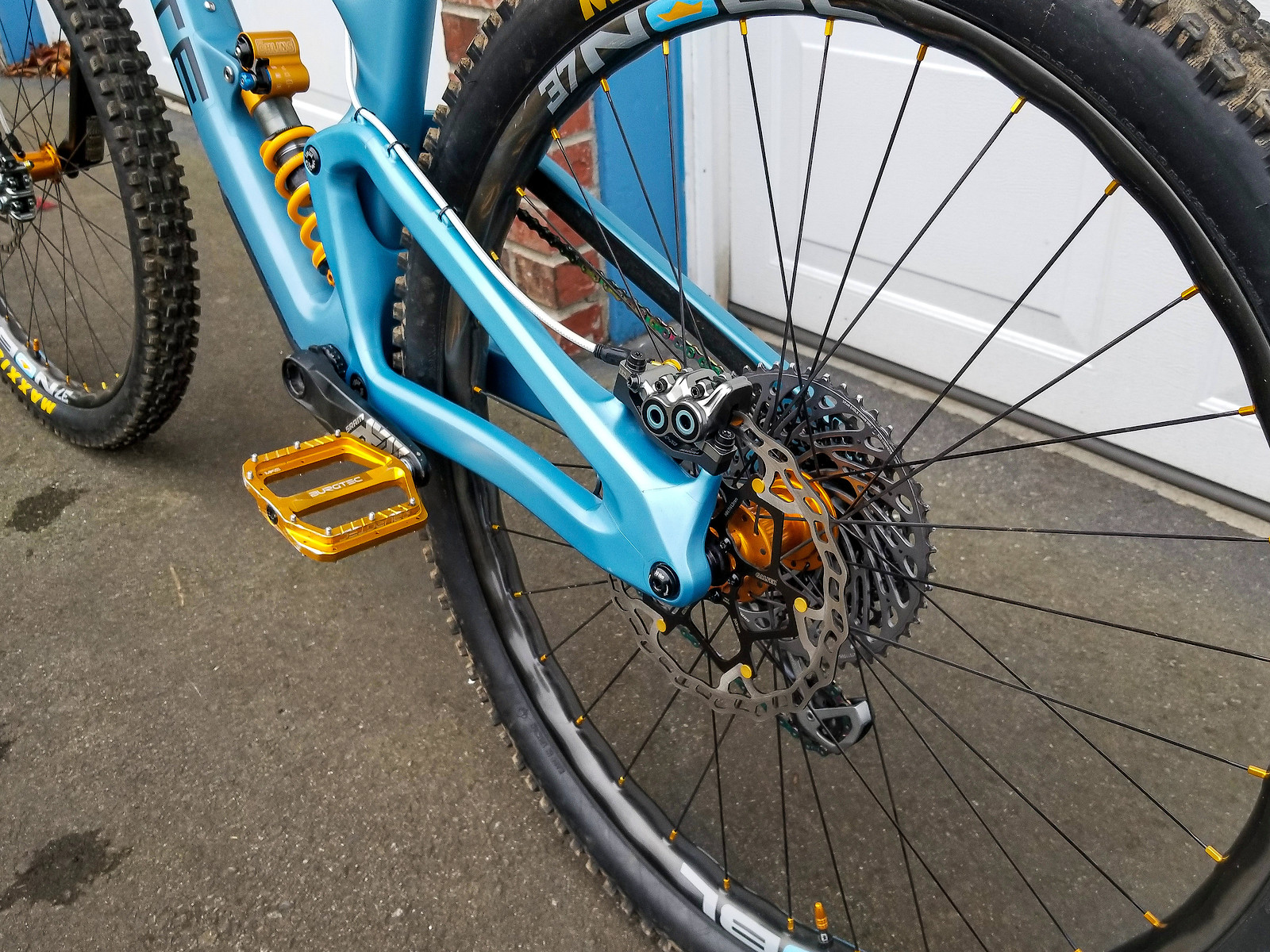 Deviate Highlander 150 - "Gypsy Danger" - DVSi245's Bike Check - Vital MTB