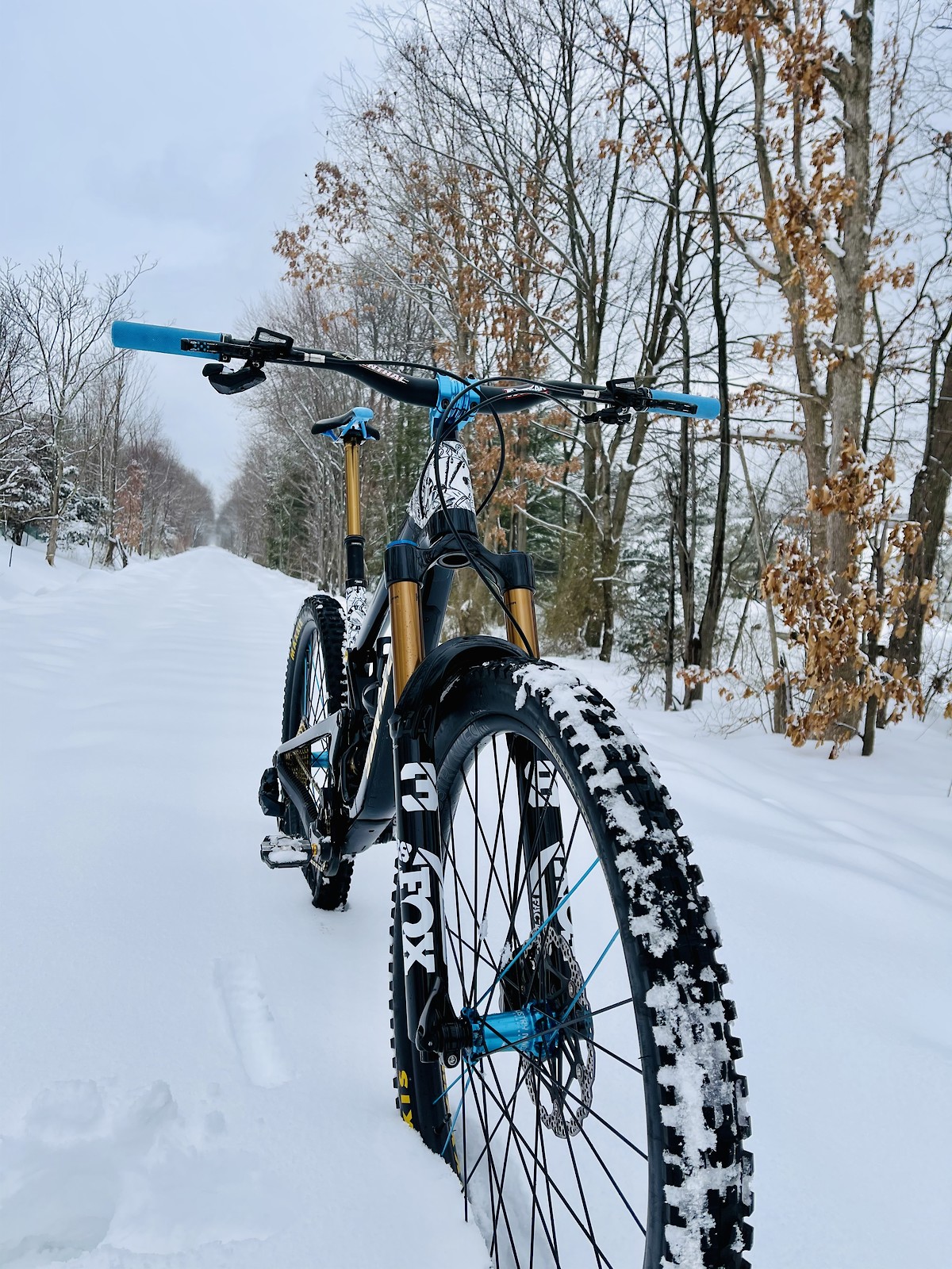 MEGATOWER SICK CASINO PAINT!!! - Jeffvelasquez's Bike Check - Vital MTB