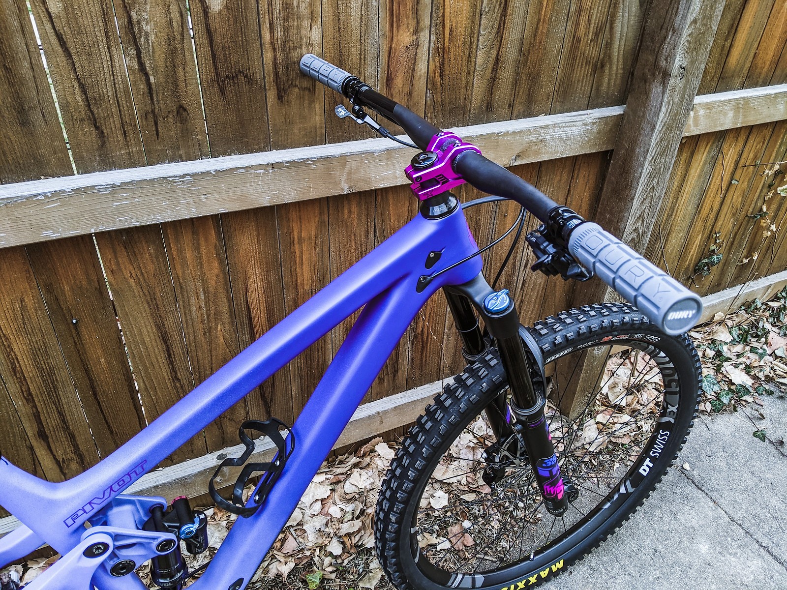 Custom build/paint Pivot Switchblade - niko_ski's Bike Check - Vital MTB