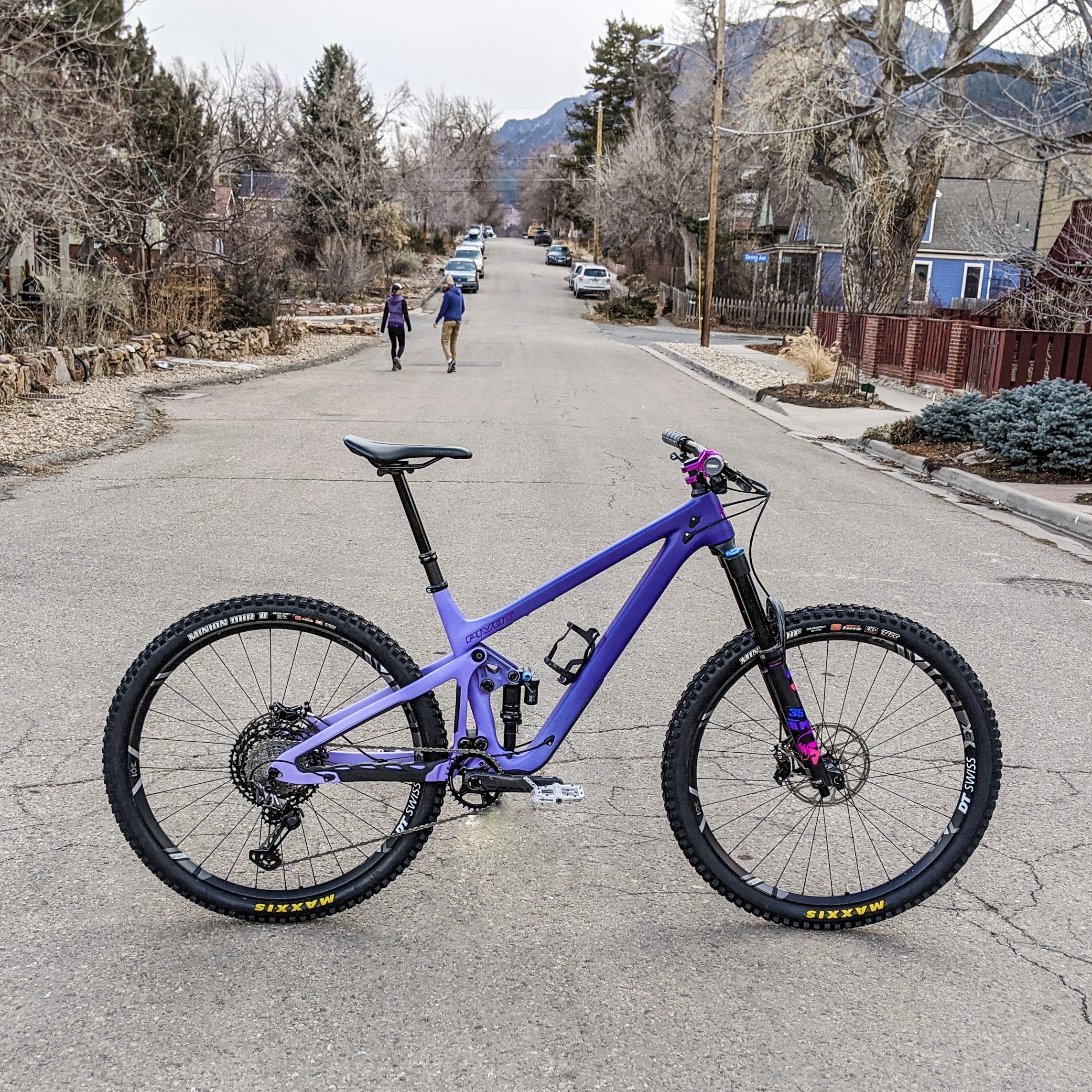 Custom build/paint Pivot Switchblade - niko_ski's Bike Check - Vital MTB