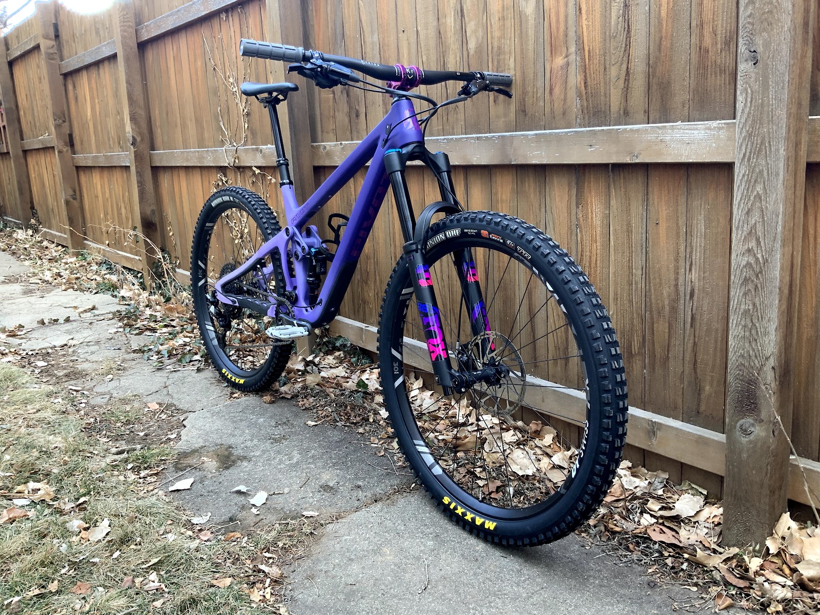 Custom build/paint Pivot Switchblade - niko_ski's Bike Check - Vital MTB