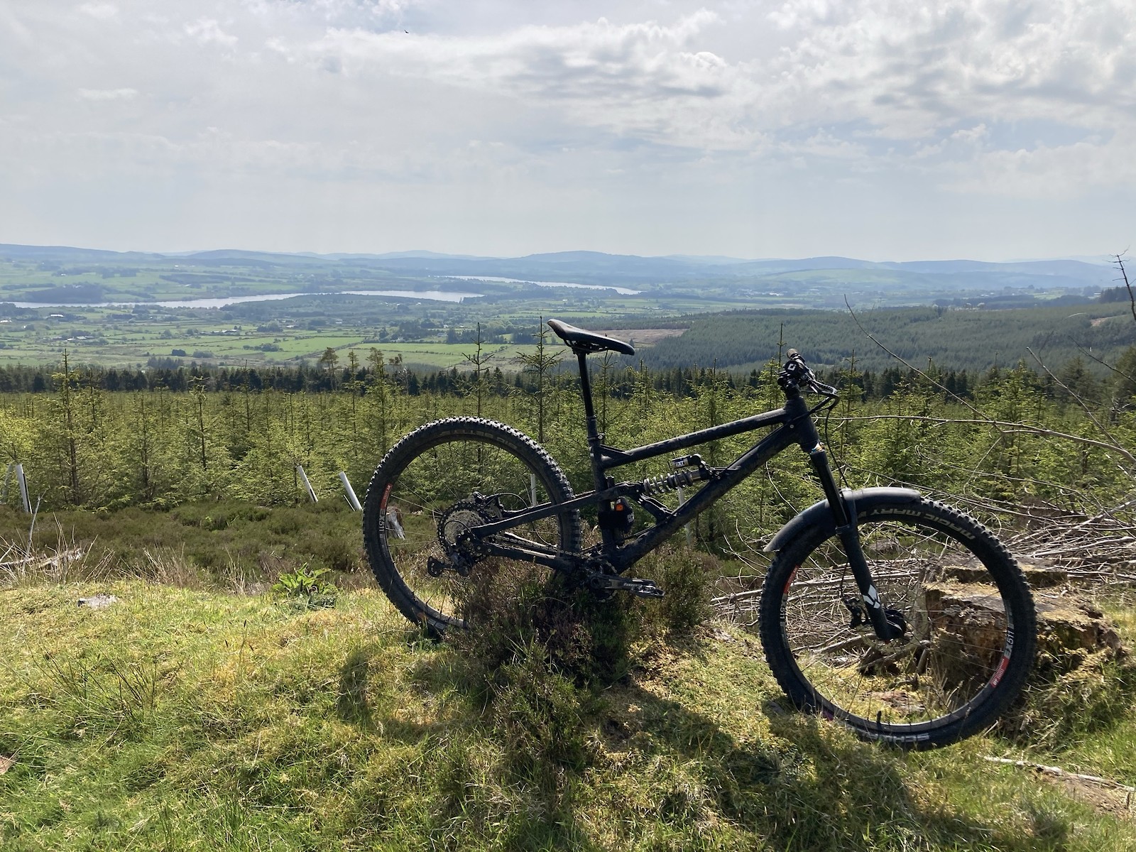 Geometron G1 full stealth - manybrouce's Bike Check - Vital MTB