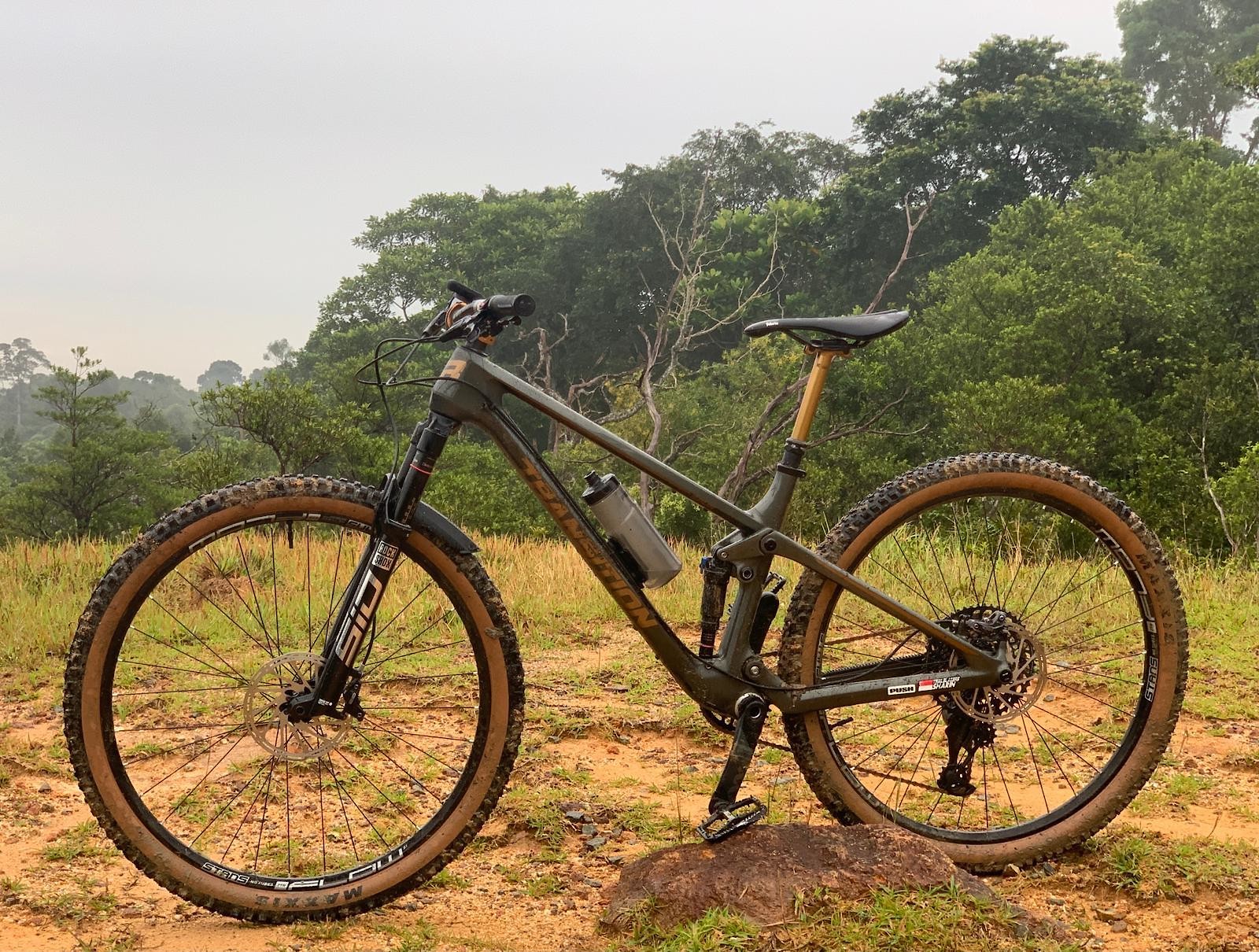 Transition Spur “The Hype Is Real!” - Sharin's Bike Check - Vital MTB