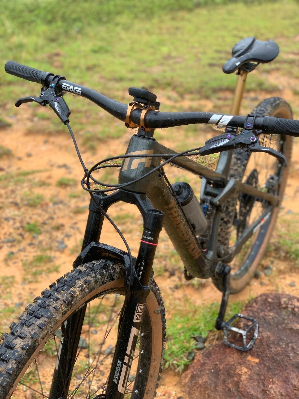 Transition Spur “The Hype Is Real!” - Sharin's Bike Check - Vital MTB