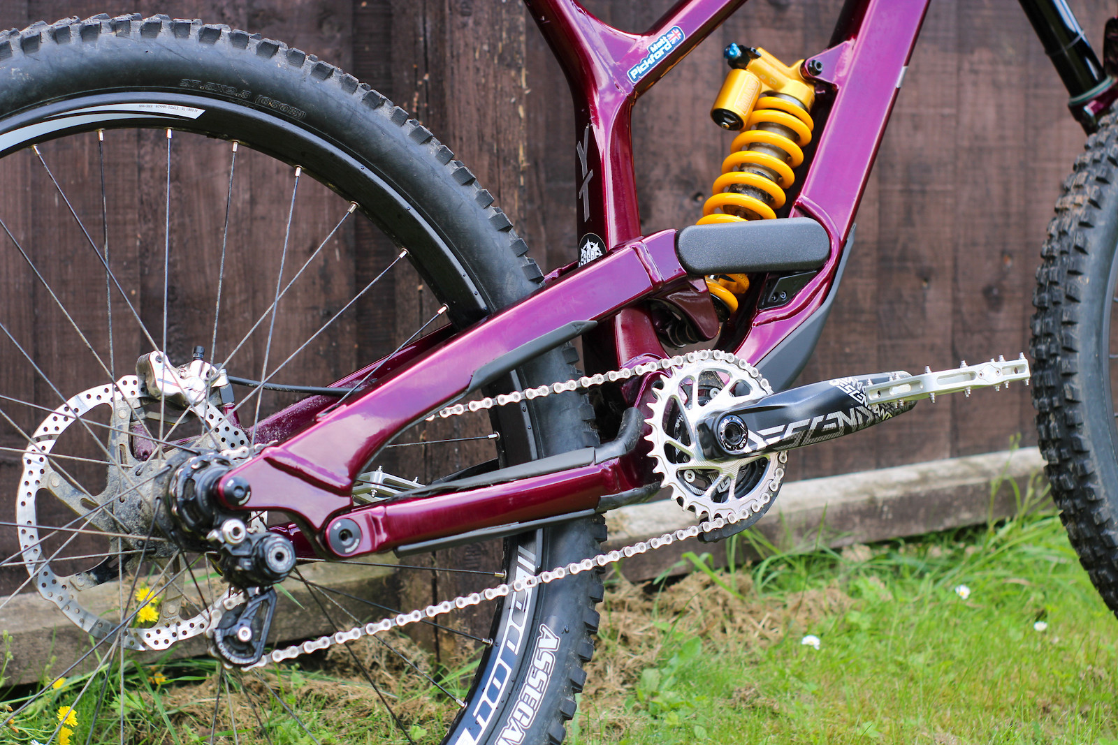 Custom YT Tues - mediocre_matty's Bike Check - Vital MTB