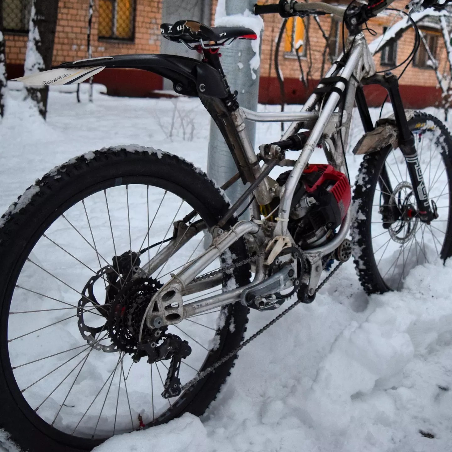Kuvalda BenZin - Anton Kuvalda's Bike Check - Vital MTB
