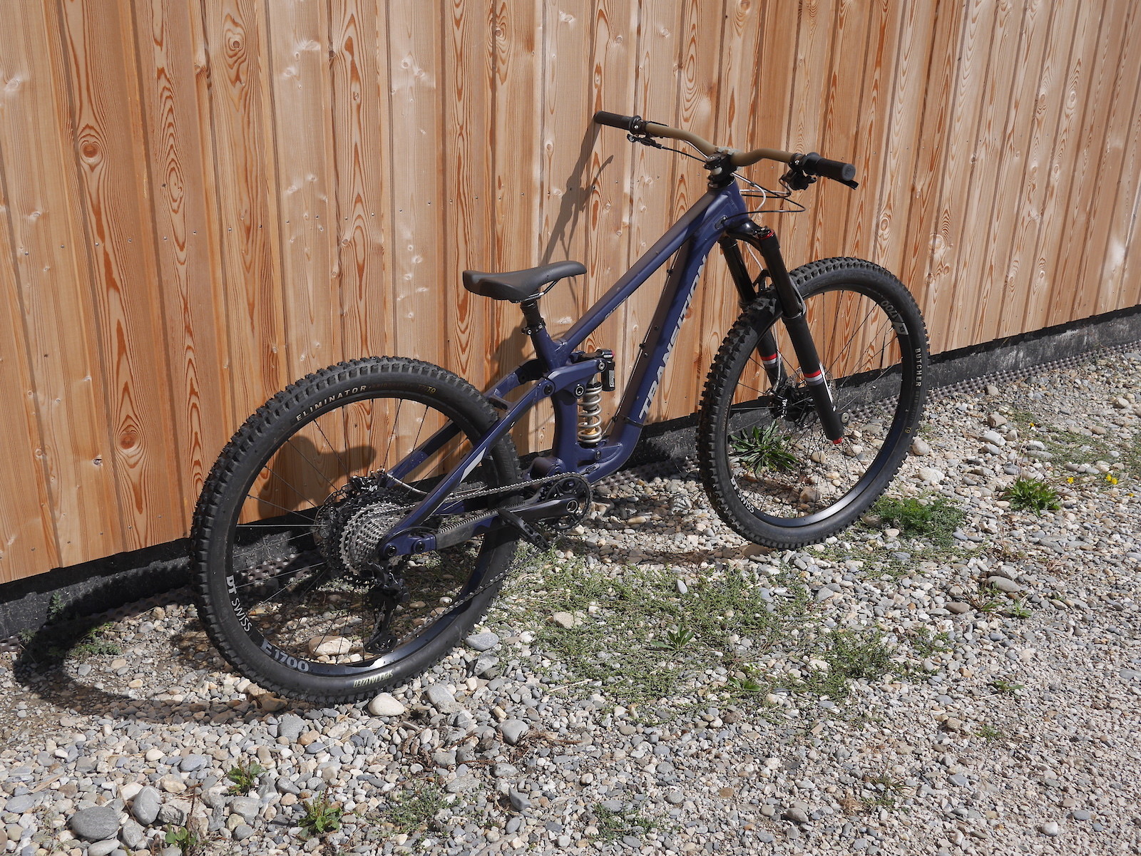 Transition Patrol with BOS suspension - La chèvre's Bike Check - Vital MTB