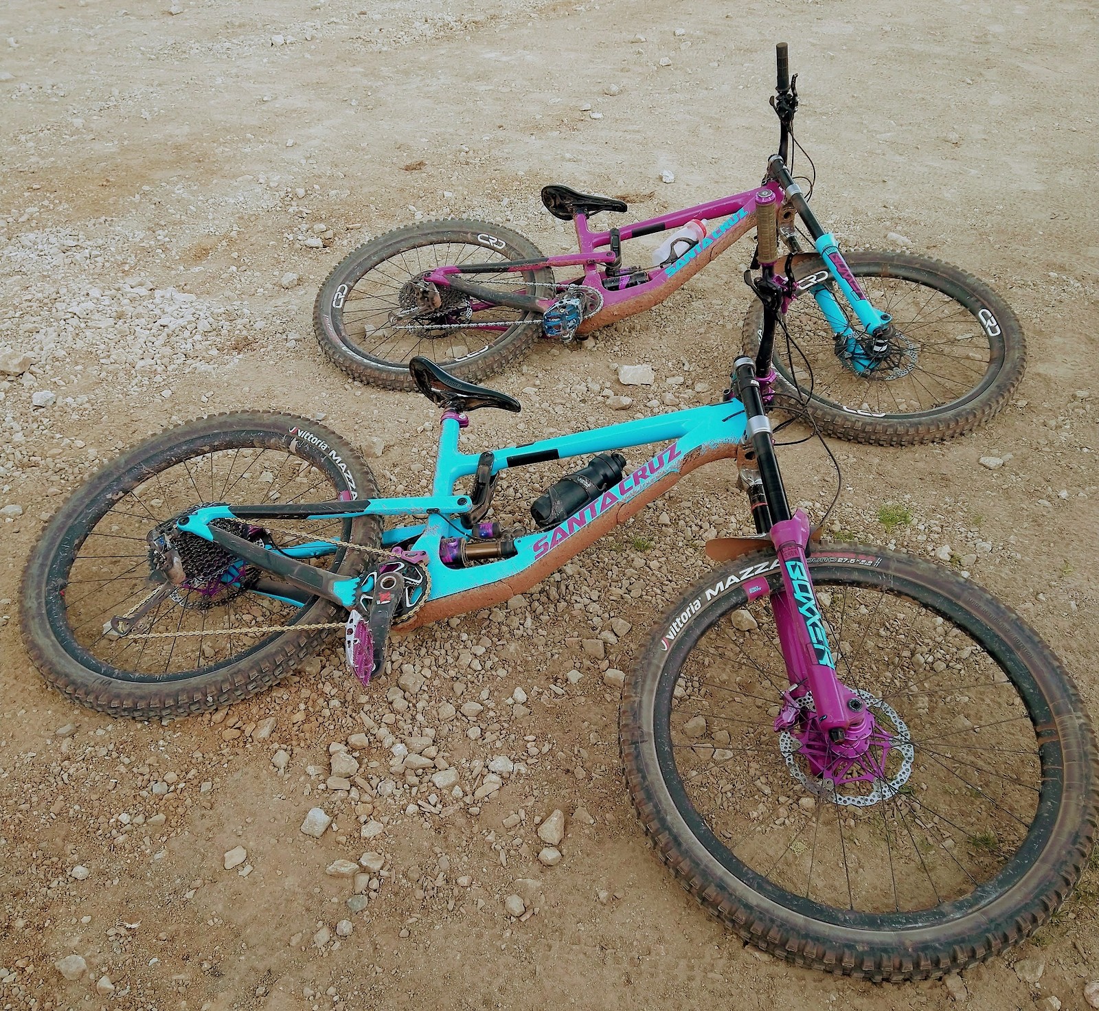 Santa Cruz V8 - queefnuggets's Bike Check - Vital MTB