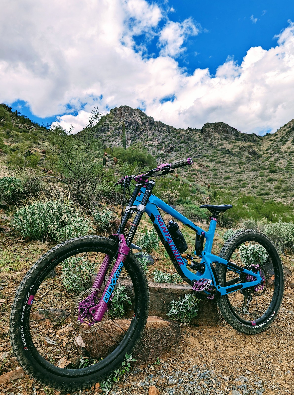 Santa Cruz V8 - queefnuggets's Bike Check - Vital MTB