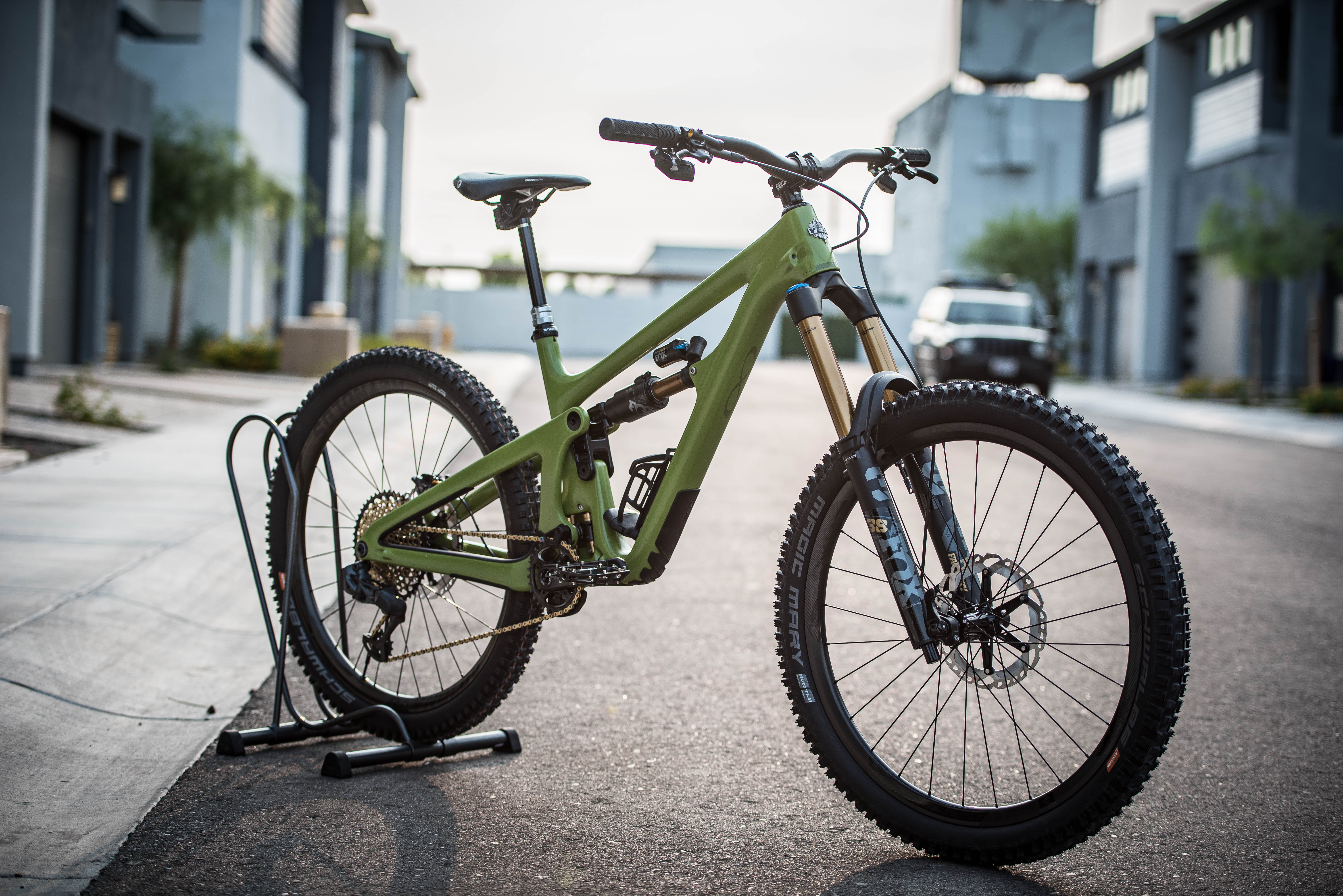 Yeti SB 165 - Hulk Smash! - vathana.song's Bike Check - Vital MTB