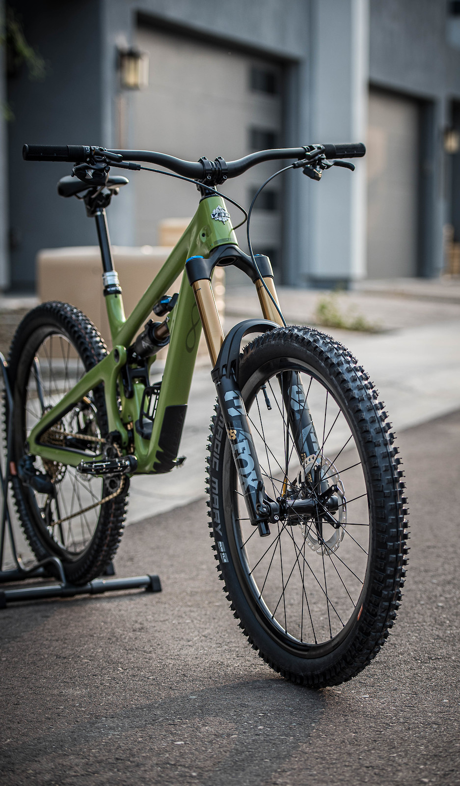 Yeti SB 165 - Hulk Smash! - vathana.song's Bike Check - Vital MTB