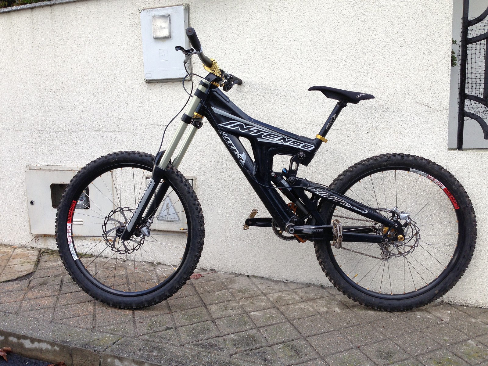 Hyperpower!'s Intense m3 - Hyperpower!'s Bike Check - Vital MTB