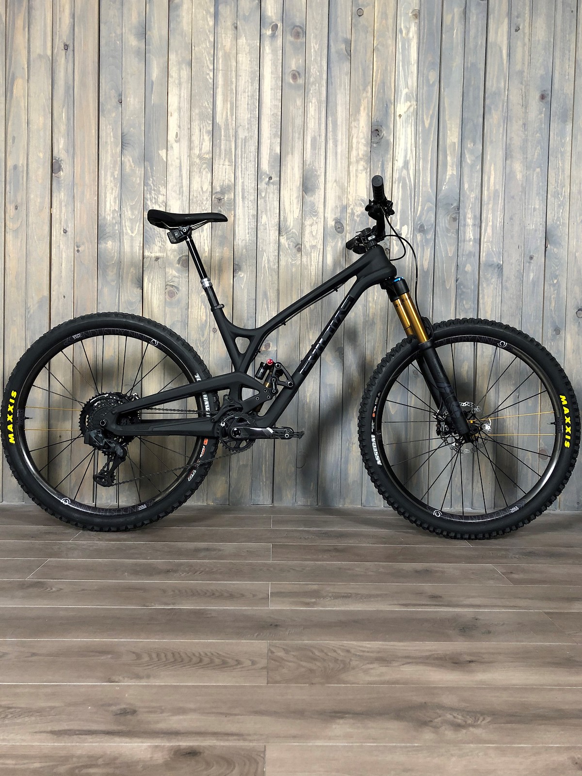 AXS of Evil Offering - Axle-Foley's Bike Check - Vital MTB