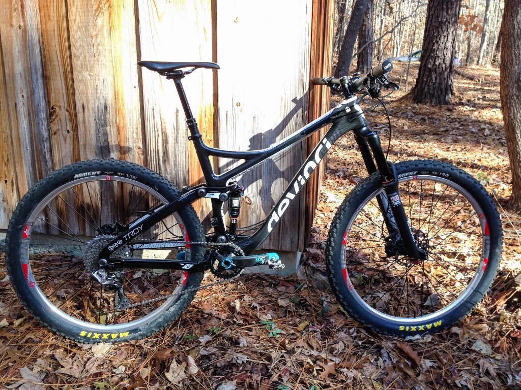 Devinci Troy Carbon - Dogboy's Bike Check - Vital MTB