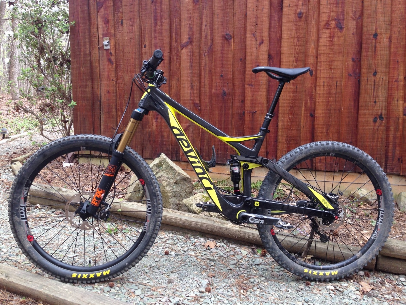 Devinci Troy Carbon V2 - Dogboy's Bike Check - Vital MTB