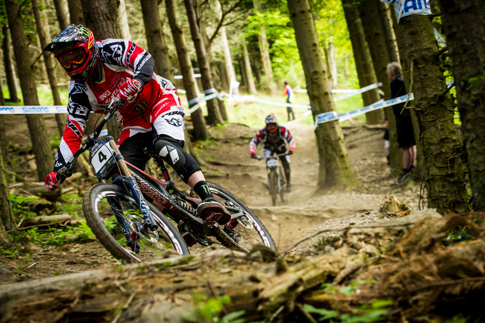 Steve Peat - British Downhill Series Innerleithen Day 1 Photo Gallery ...