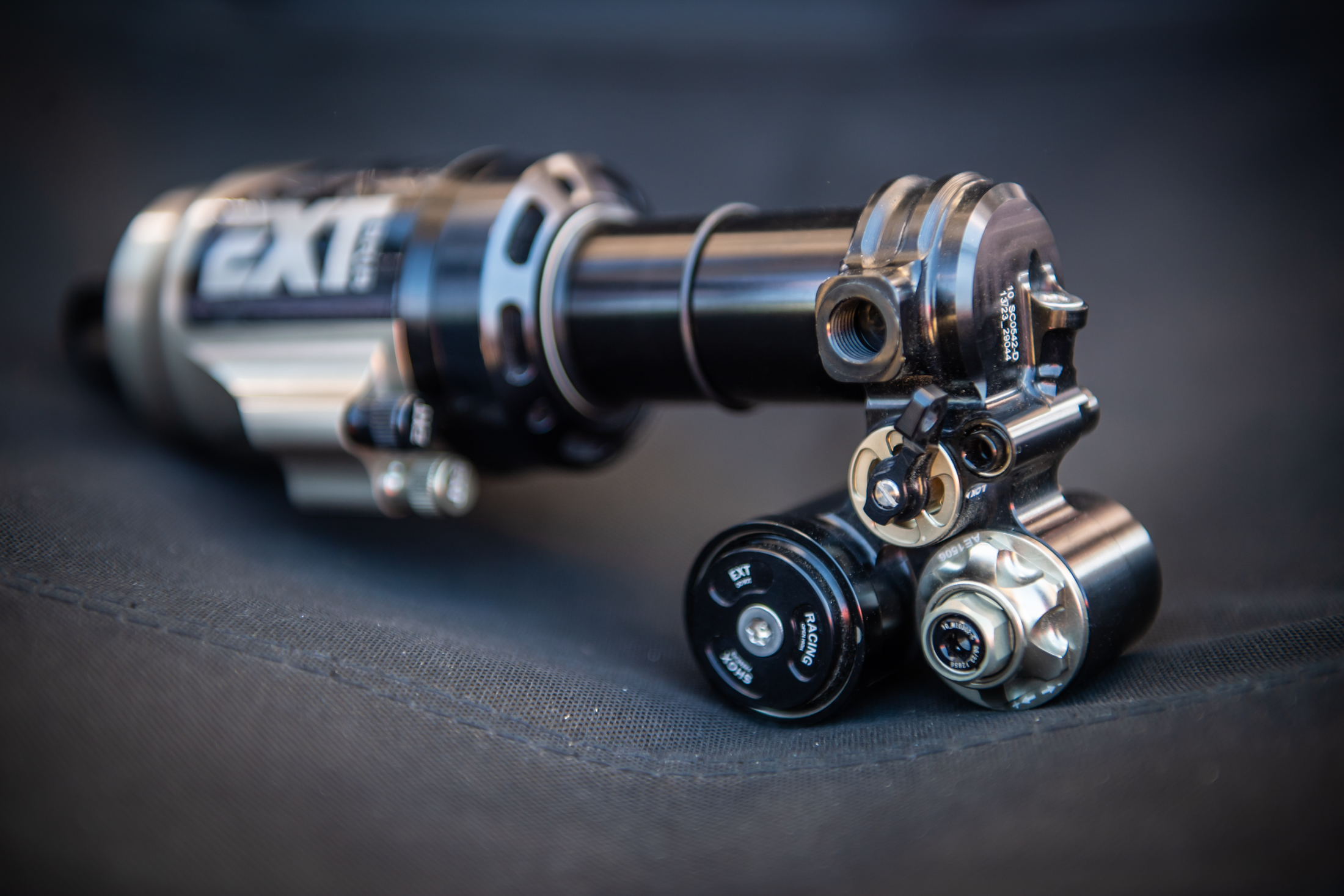 EXT Aria Air Shock - PIT BITS - Sea Otter 2023 Day 2 - Mountain Biking ...