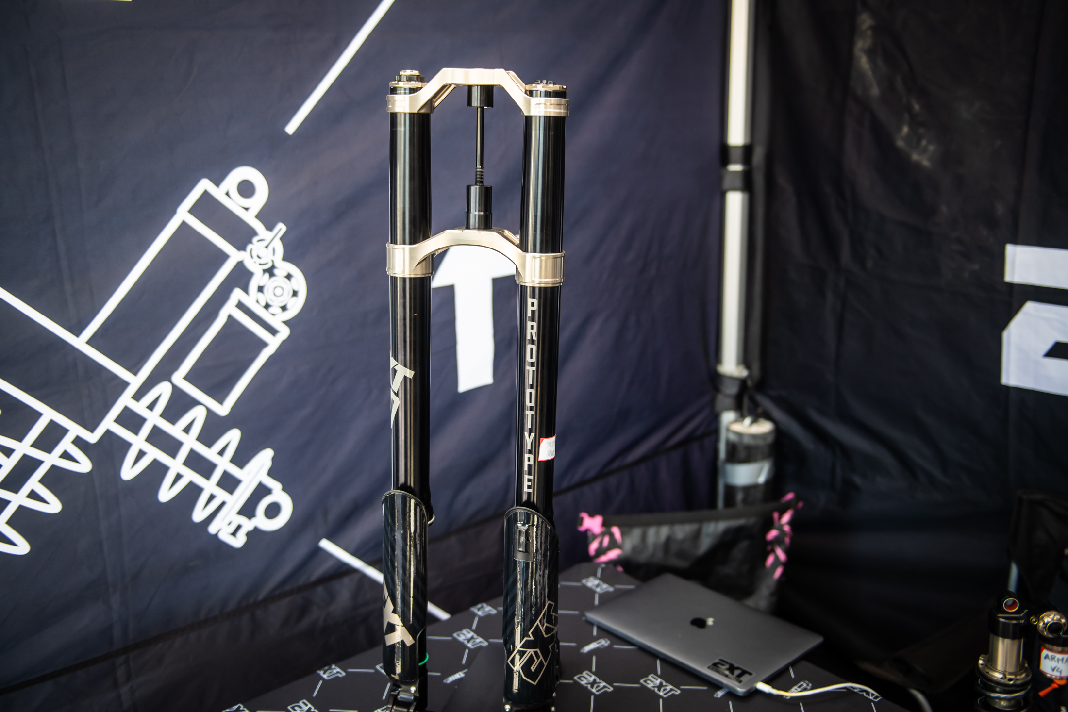 EXT Prototype Upside-Down DH Fork - PIT BITS - Sea Otter 2024 Day 2 ...