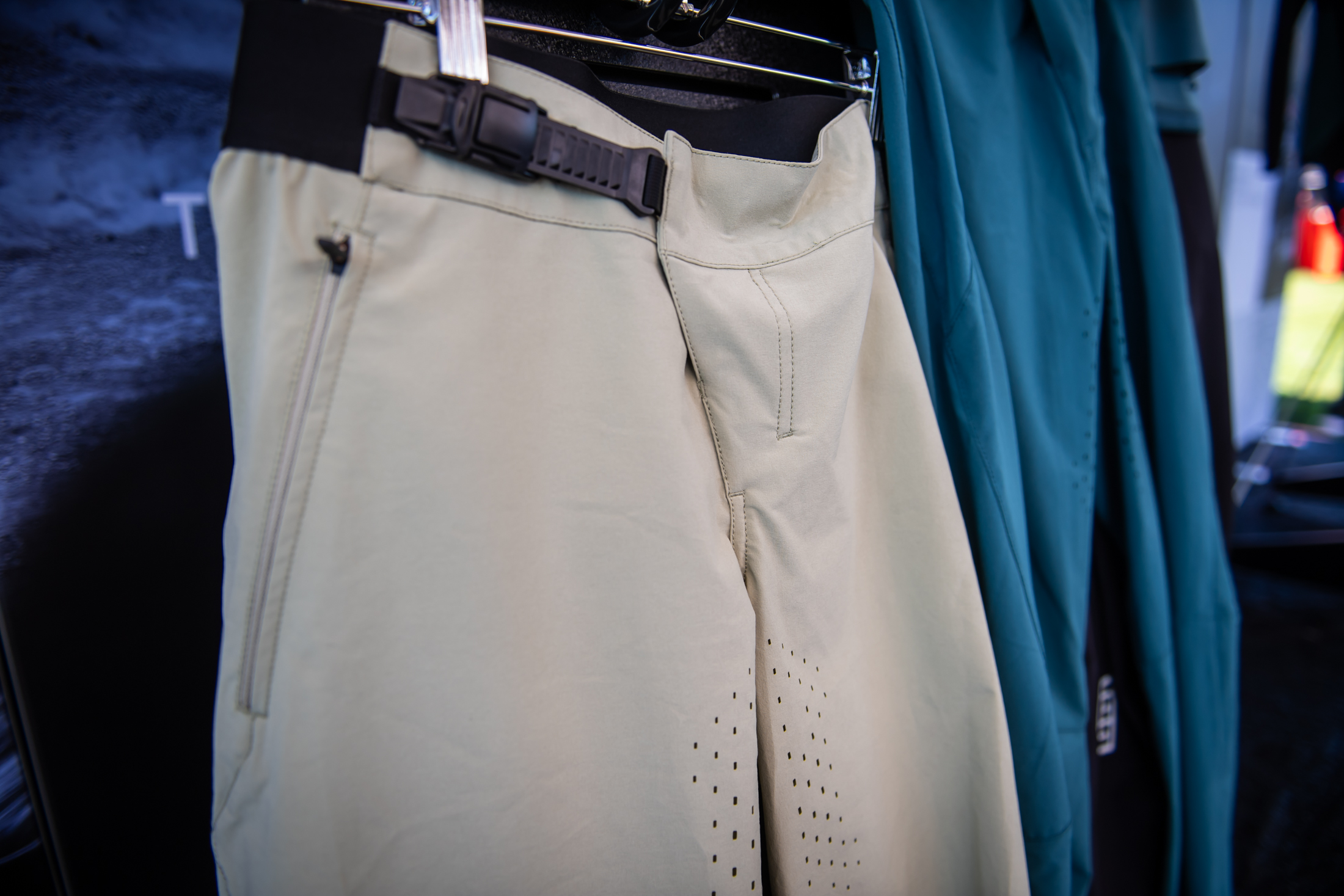 ION trail short - PIT BITS - Sea Otter 2024 Day 3 - Mountain Biking ...