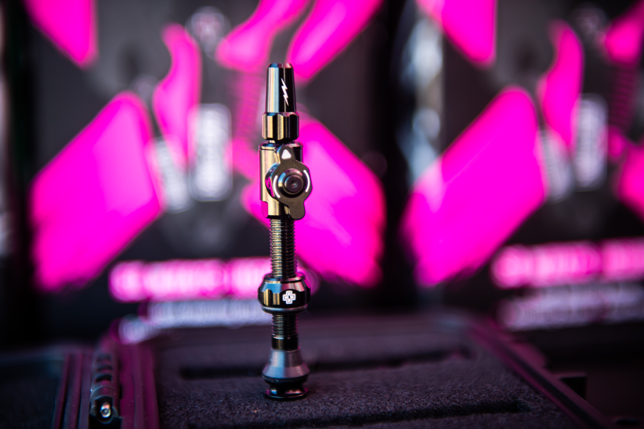 Muc-Off Tubeless Valve - PIT BITS - Sea Otter 2024 Day 1 Part 2 ...