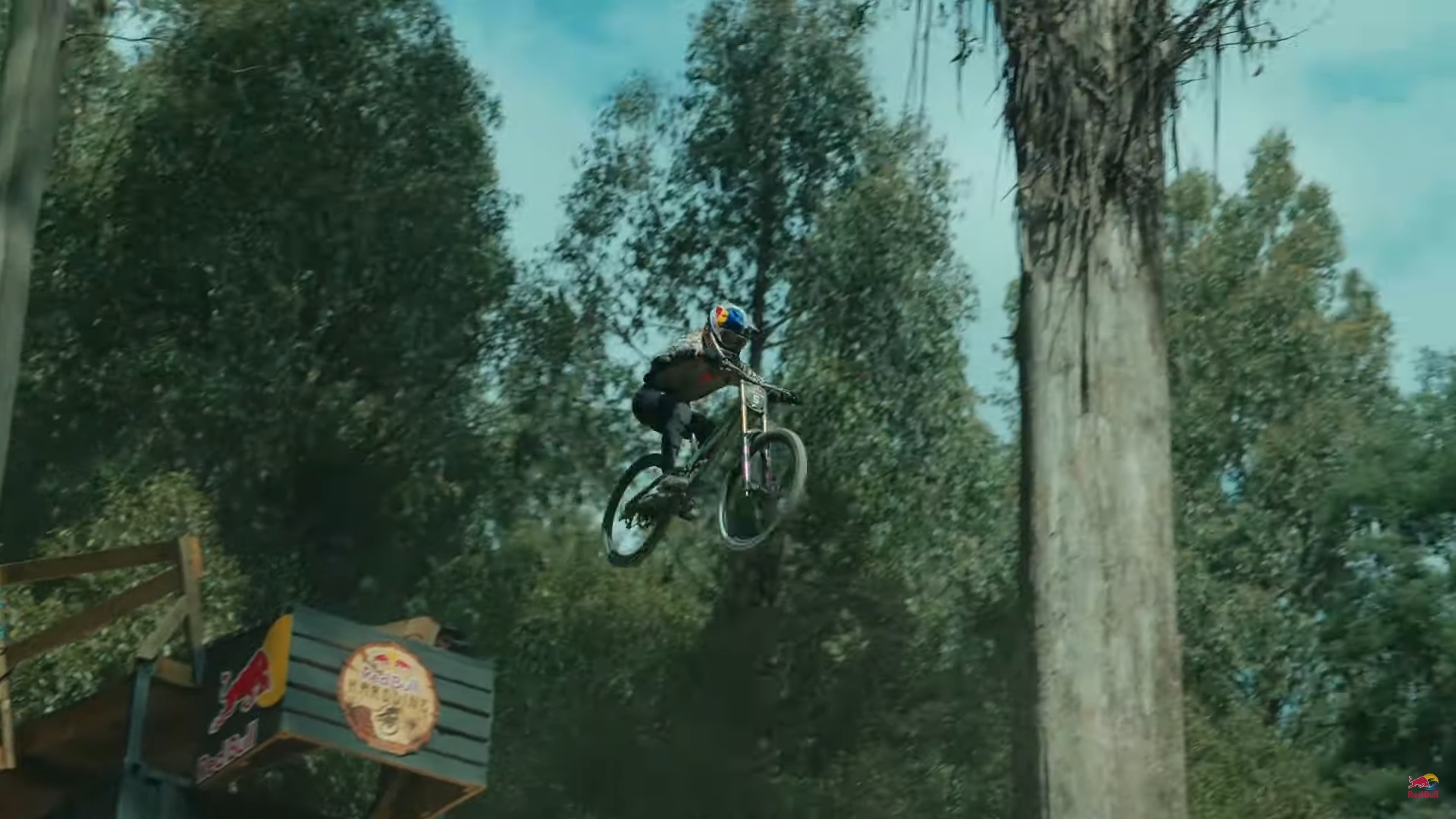 First MASSIVE HITS on the Toughest MTB Track - Red Bull Hardline ...