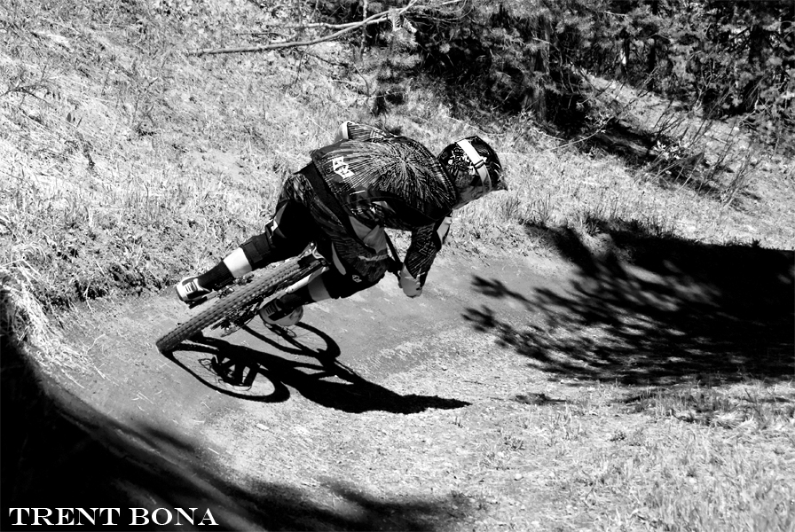 BonaT Red B&W hard right - trentbona.com - Mountain Biking Pictures ...