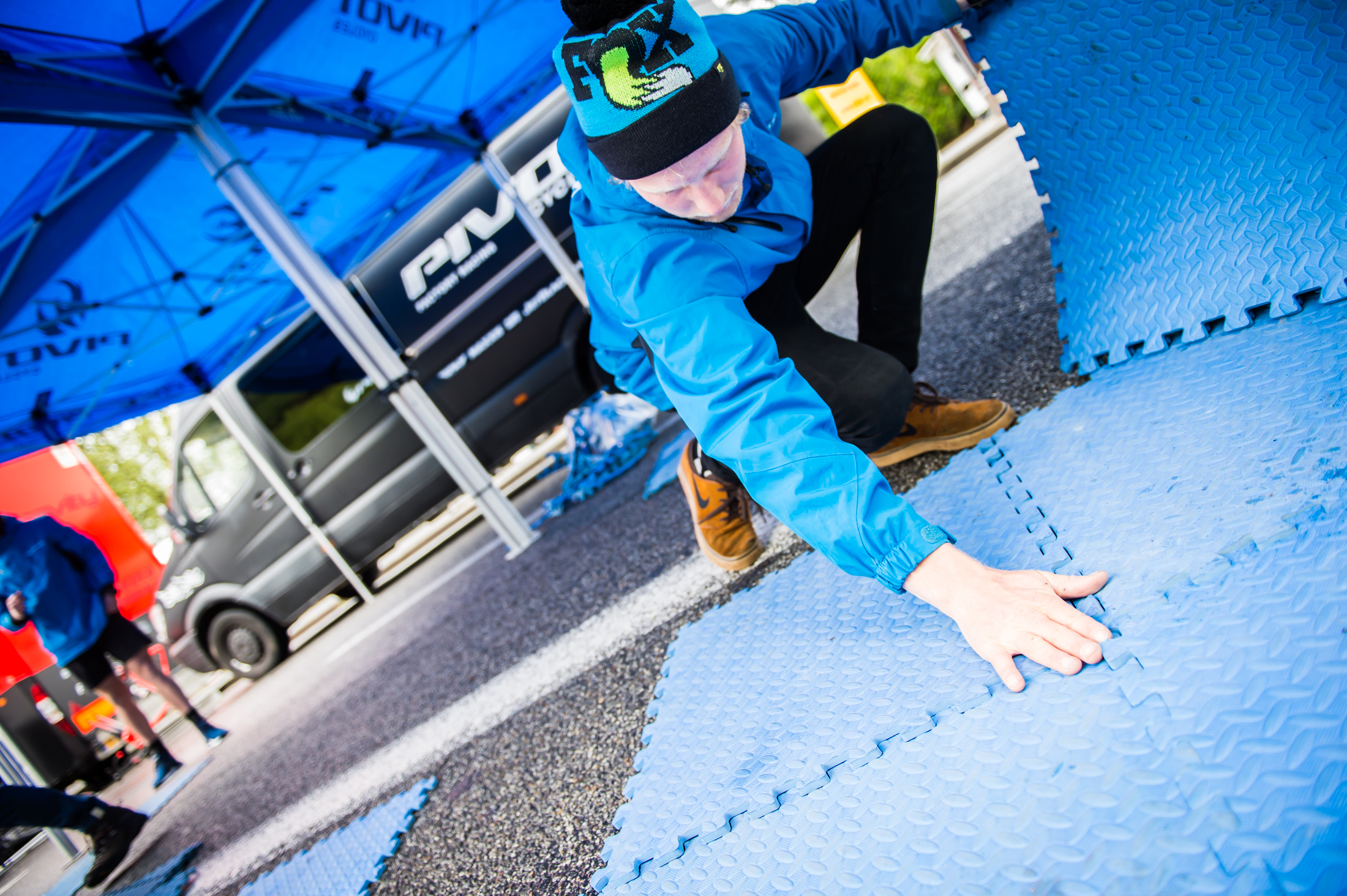 Pivot Pit Flooring - 2017 Lourdes World Cup Pit Bits - Mountain Biking ...