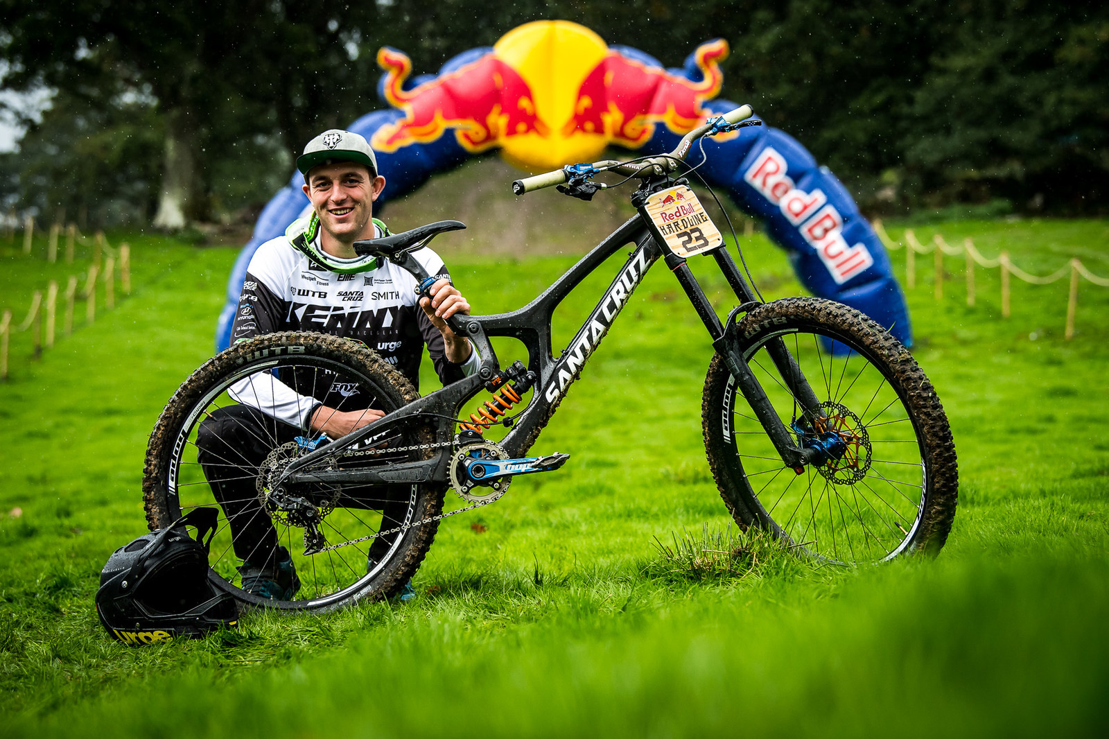 Killian Callaghan and His Santa Cruz V10 - Red Bull Hardline 2018 ...