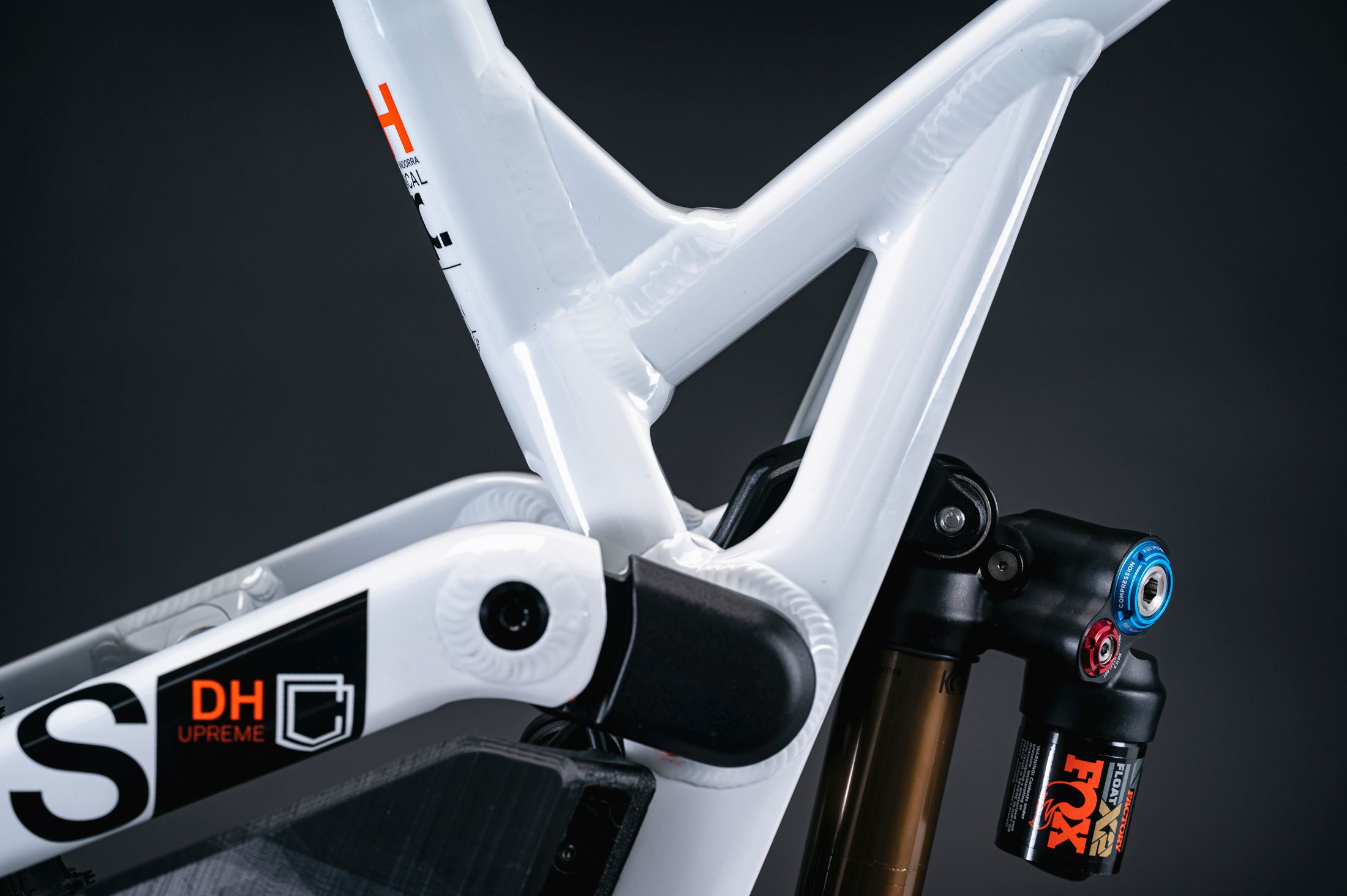 Commencal Supreme DH V5 - Introducing the Commencal Supreme DH V5 ...