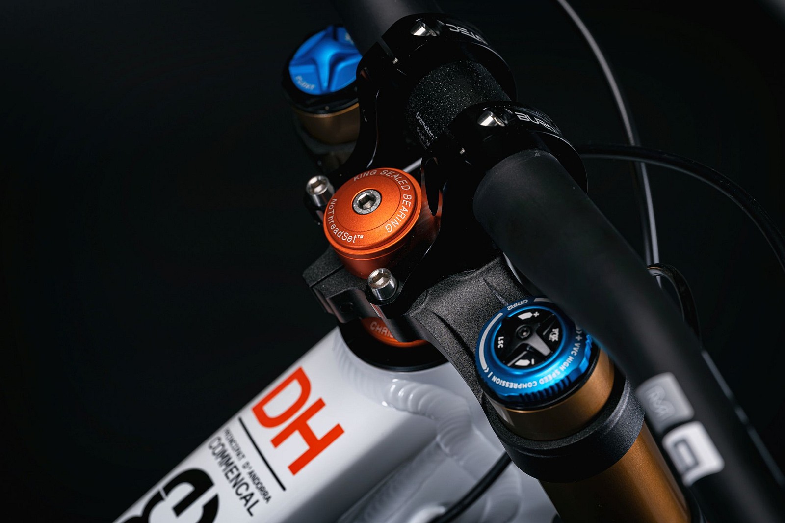 Commencal Supreme DH V5 - Introducing the Commencal Supreme DH V5 ...