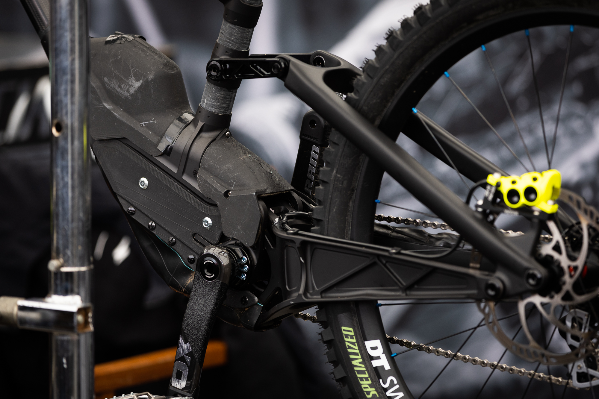 Prototype Specialized Demo - PIT BITS 3 - 2023 World Cup Downhill ...
