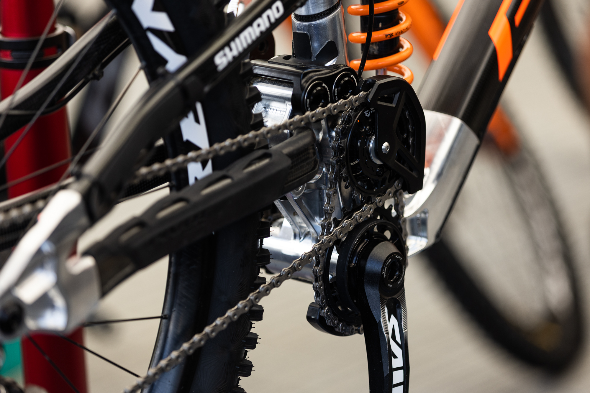 Pivot Prototype - PIT BITS 3 - 2023 World Cup Downhill Lenzerheide ...