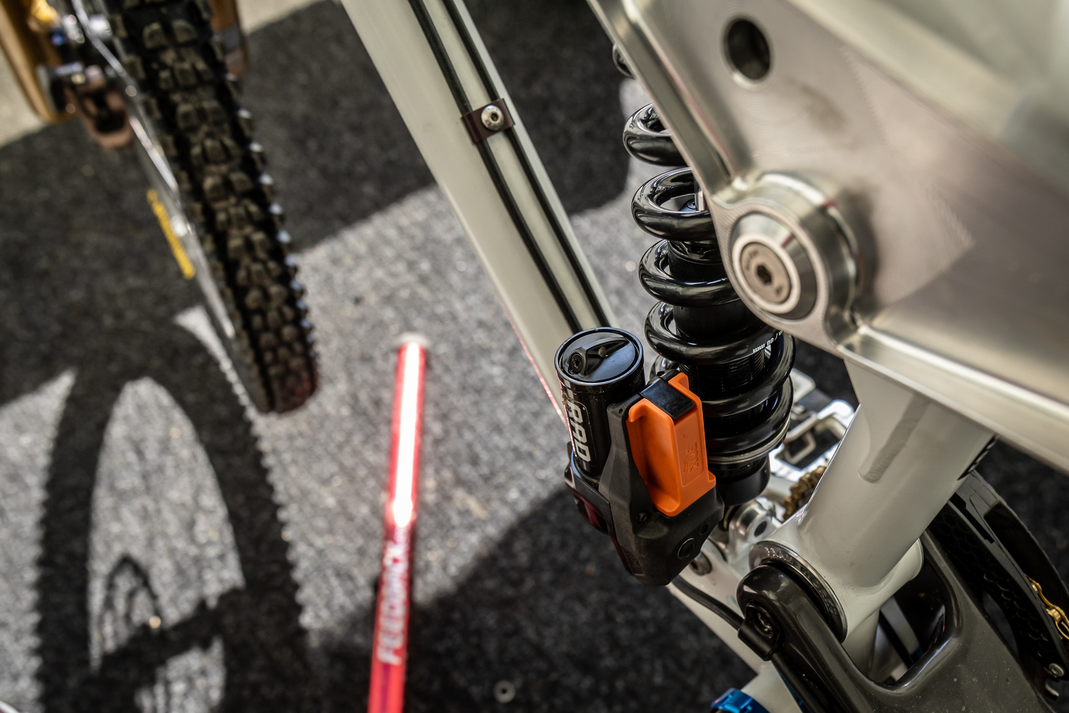 Frameworks pits, Neko's new STEEL frame - PIT BITS 2 - Leogang World ...