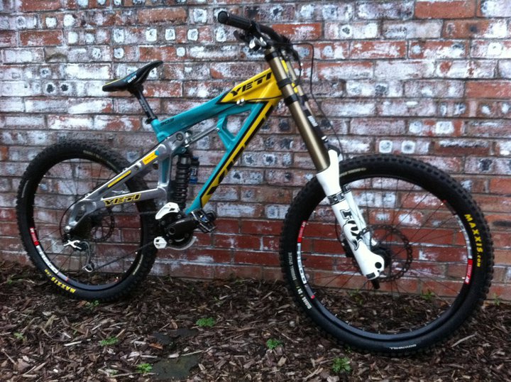 Yeti 303 DH - Stuart_Cross's Bike Check - Vital MTB