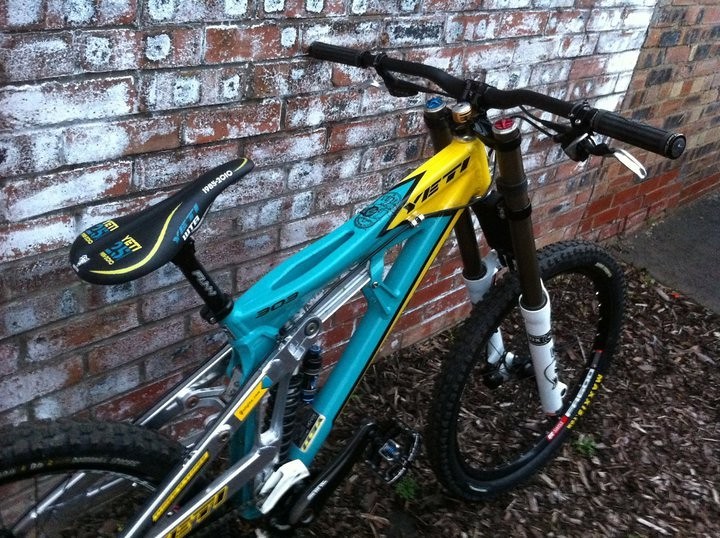 Yeti 303 DH - Stuart_Cross's Bike Check - Vital MTB