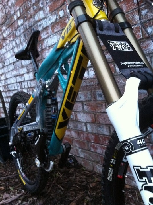 Yeti 303 DH - Stuart_Cross's Bike Check - Vital MTB