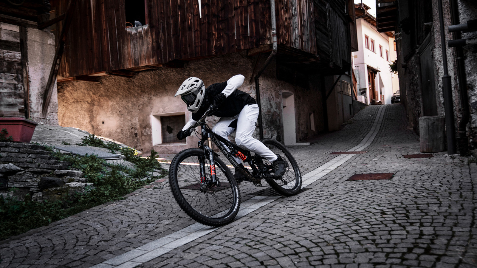 Limar Introduces the Livigno Full Face Helmet - Mountain Bike Press ...