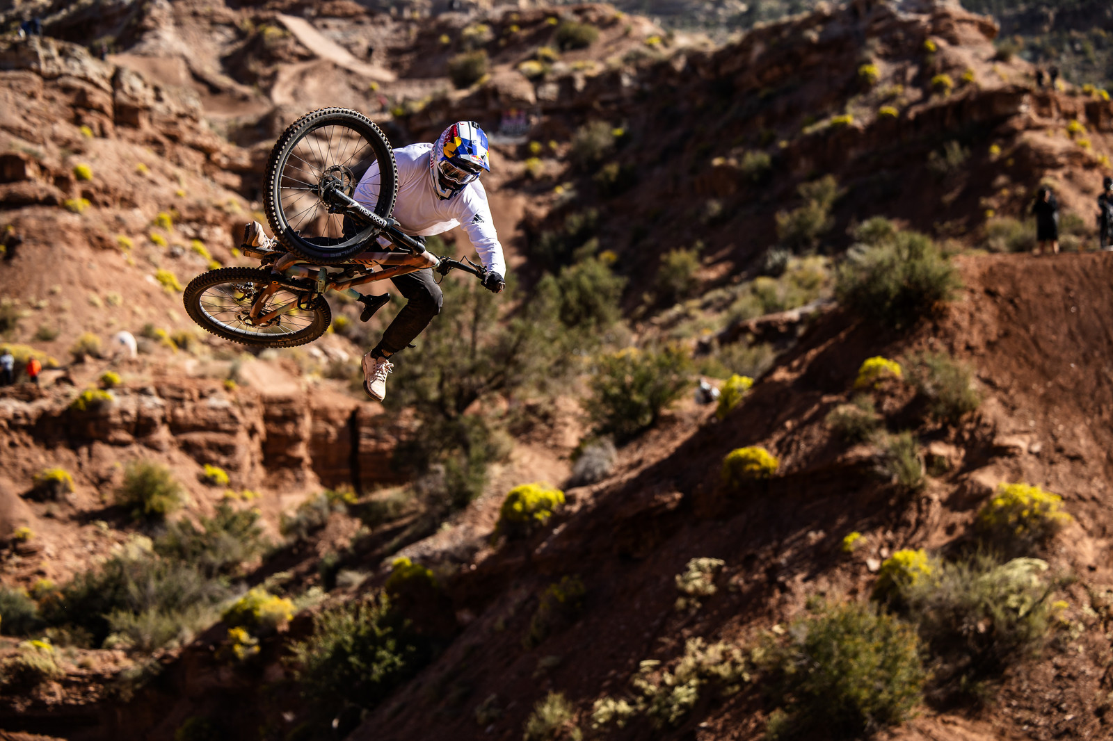 Video: Thomas Genon's Tenacity - Mountain Bike Press Release - Vital MTB