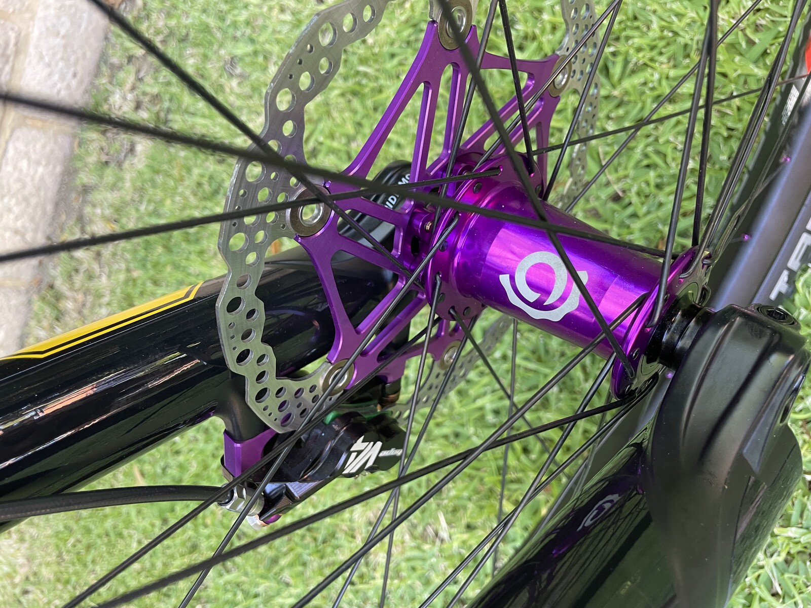 Custom commencal clash - P1ngu's Bike Check - Vital MTB